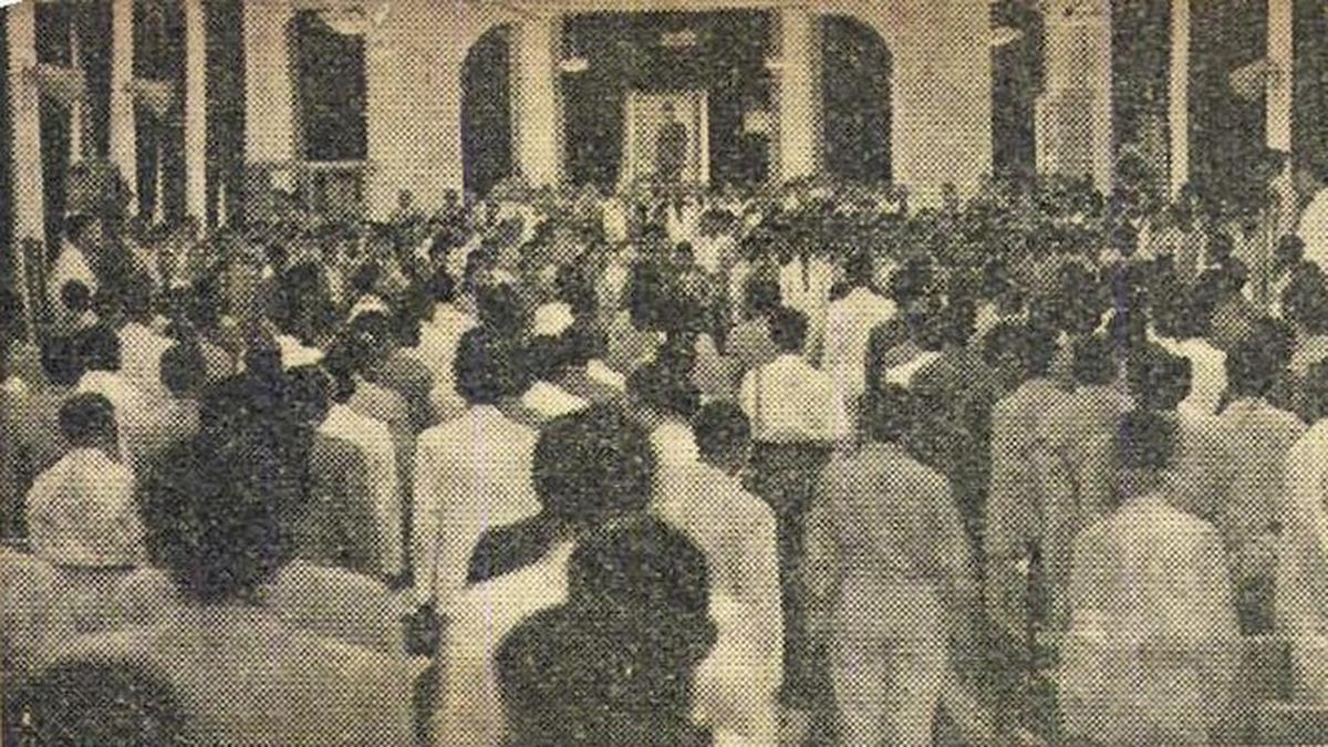 Alasan Pembubaran DPR Hasil Pemilu 1955 adalah Situasi Politik, Simak ...