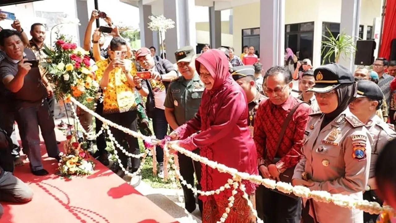 5 Potret Tri Rismaharini Resmikan Broadband Learning Center, Fasilitas ...