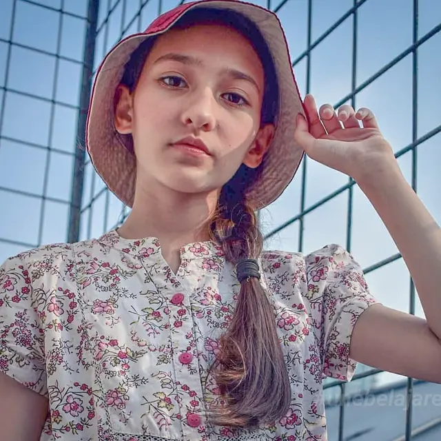 7 Potret Terbaru Hadijah Shahab 'Lilu' yang Beranjak Remaja, Bak Seleb Hollywood - Hot Liputan6.com