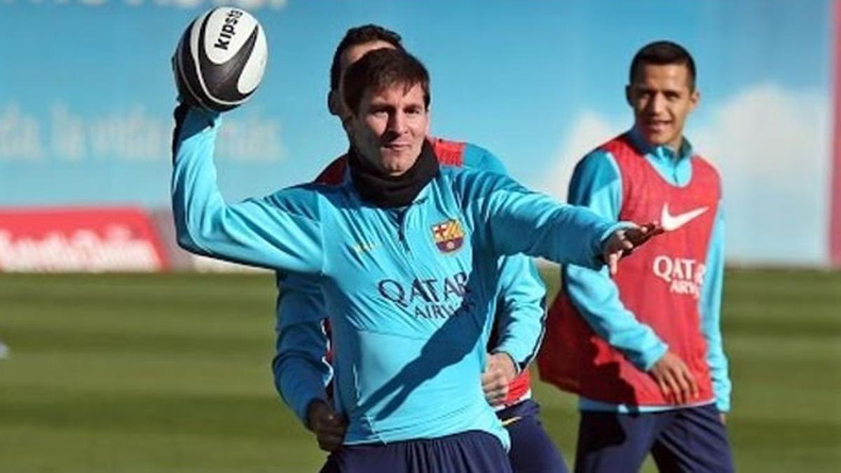 (VIDEO) Skuat Barca Asik Bermain Rugby - Bola Liputan6.com