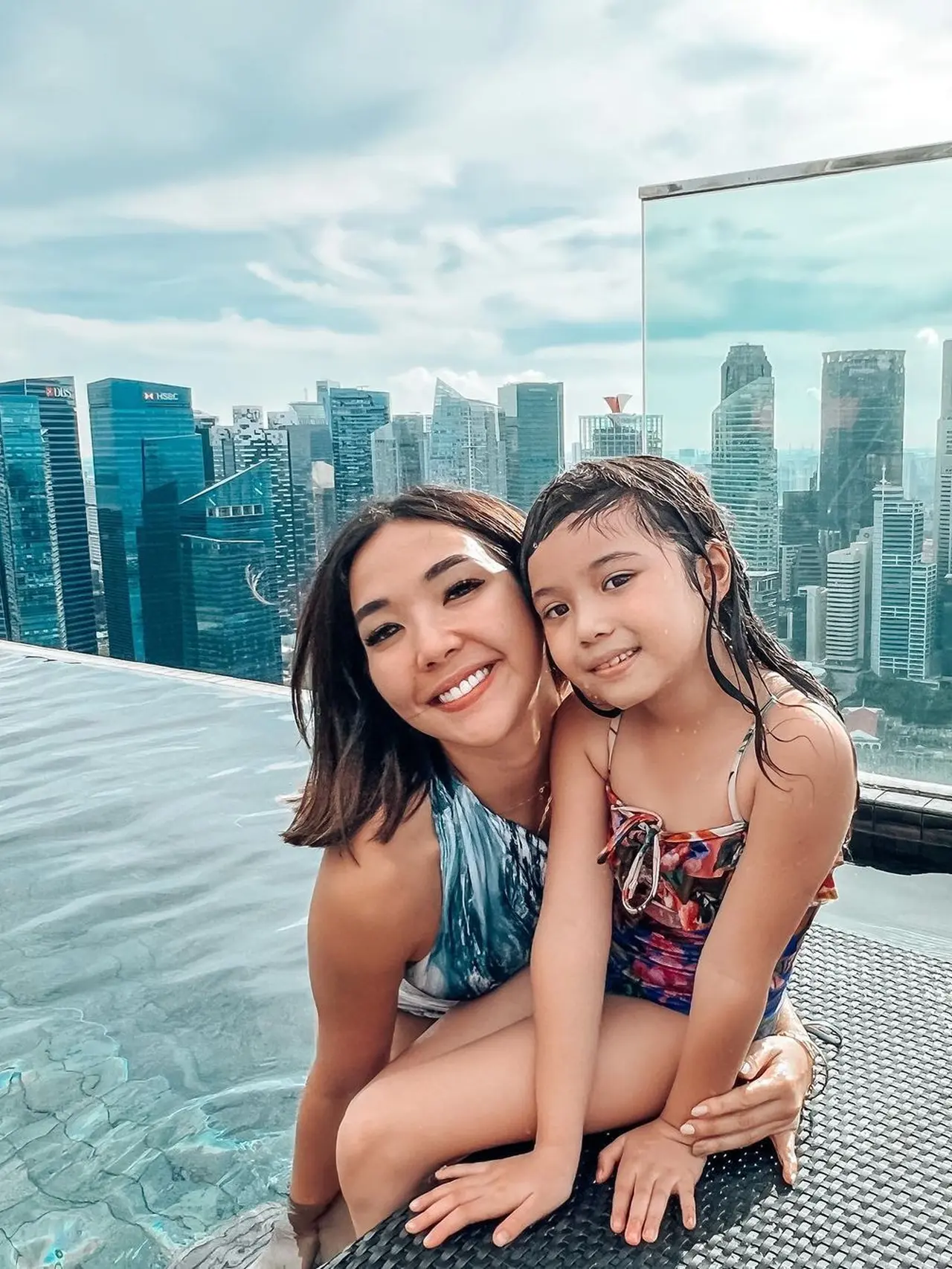 Potret Gisella Anastasia dan Gempi Berenang di Gedung Tinggi Singapura, Indah Banget ...