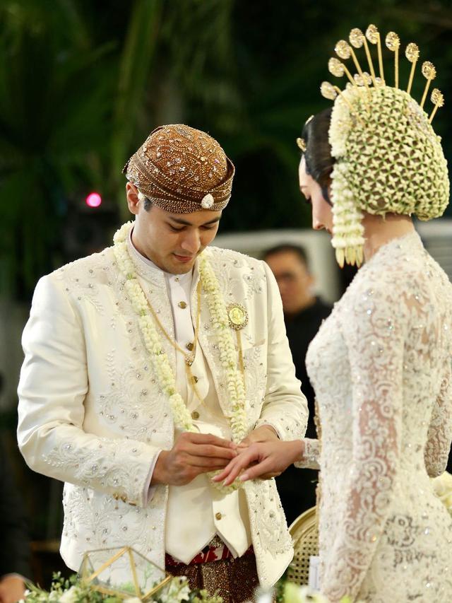 6 Potret Lawas Pernikahan Panji Trihatmodjo dan Varsha Strauss, Curi ...