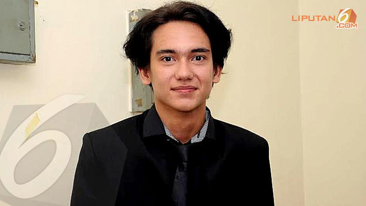 Adipati Dolken Ogah Jadi Artis Settingan - ShowBiz Liputan6.com