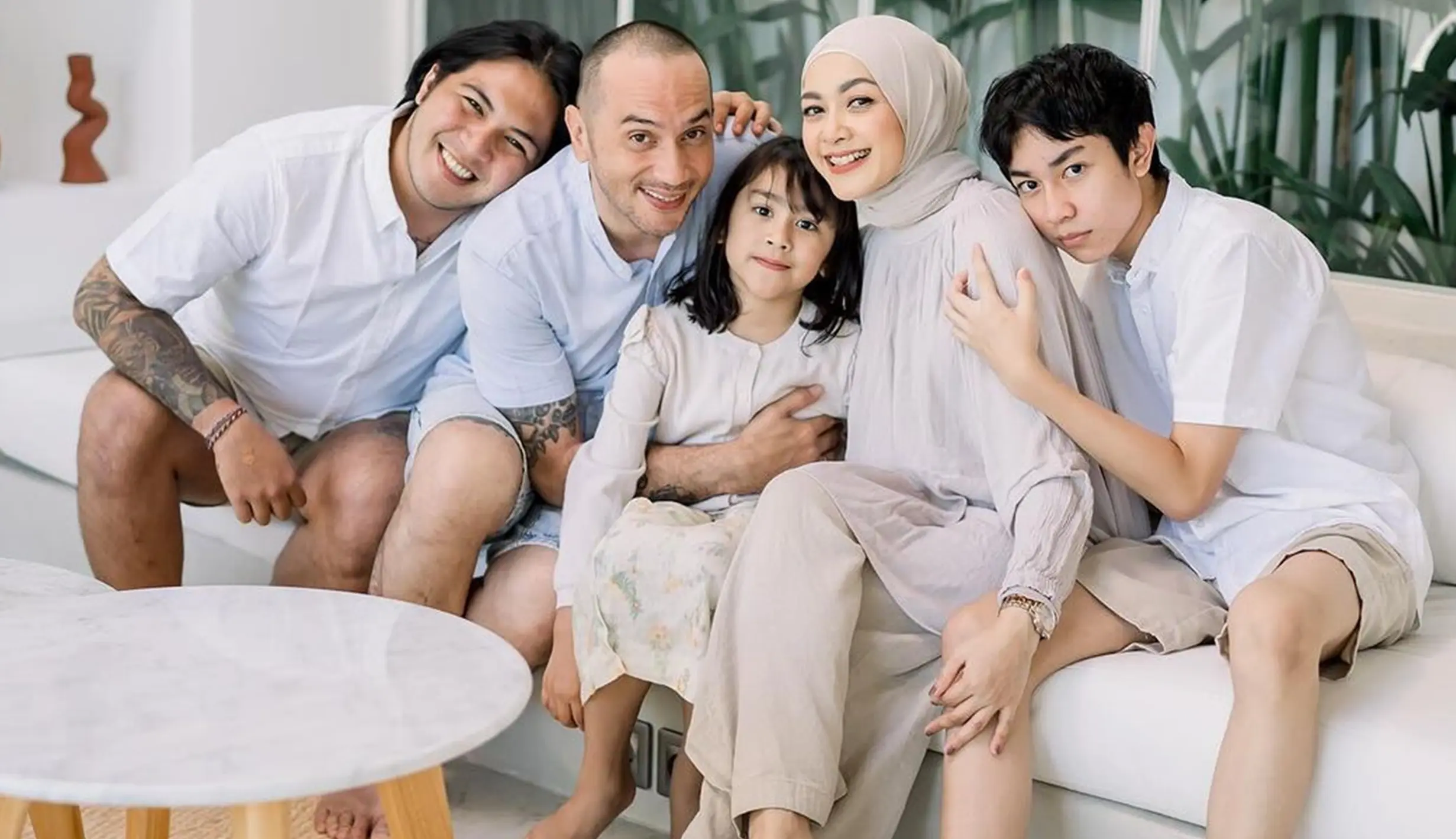 Pemotretan Keluarga Gary Iskak dan Richa Novisha, Sederhana Penuh Makna - Foto Liputan6.com