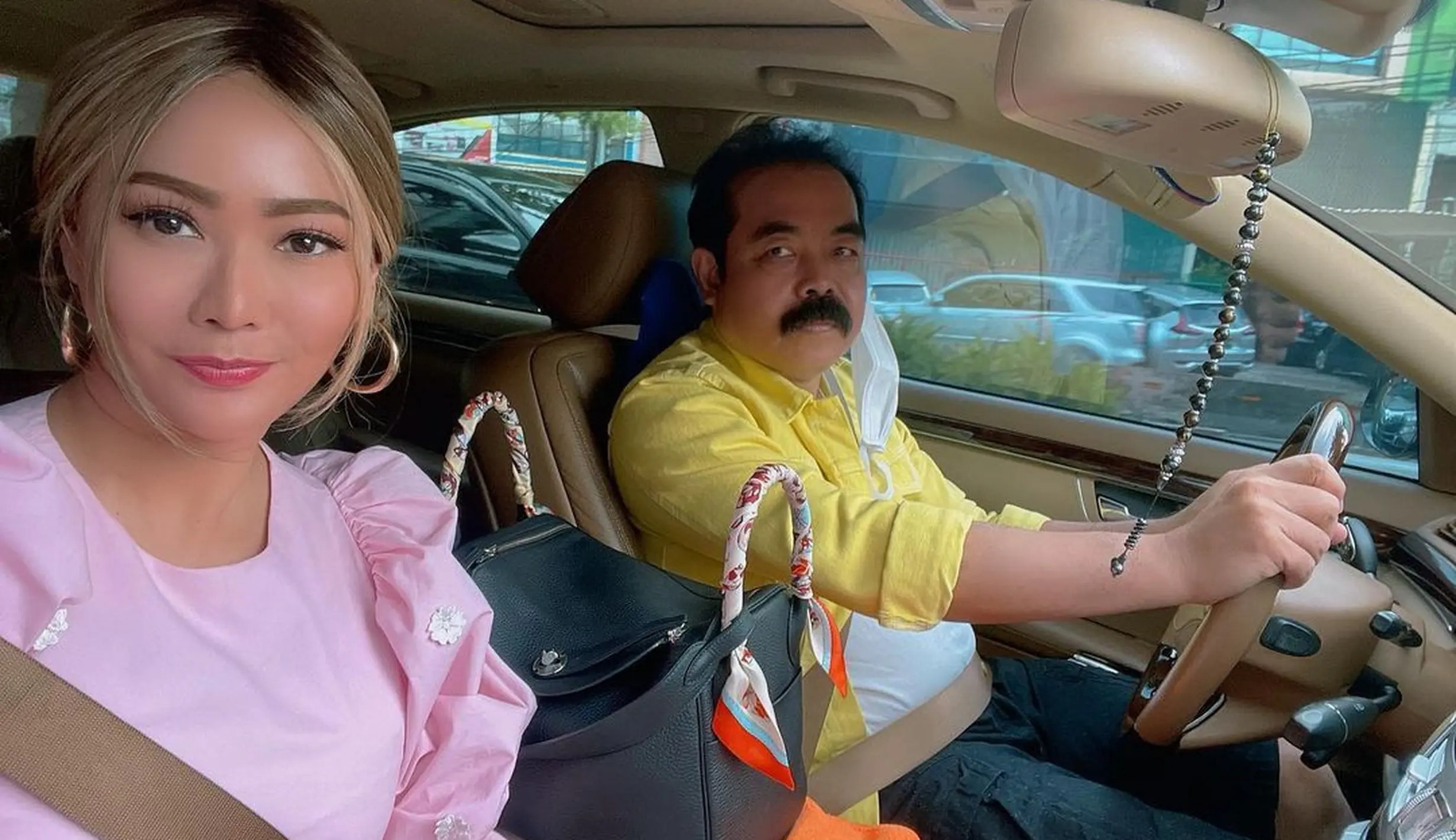 Kemesraan Inul Daratista - Adam Suseno yang Dituding Numpang Hidup, 27 ...