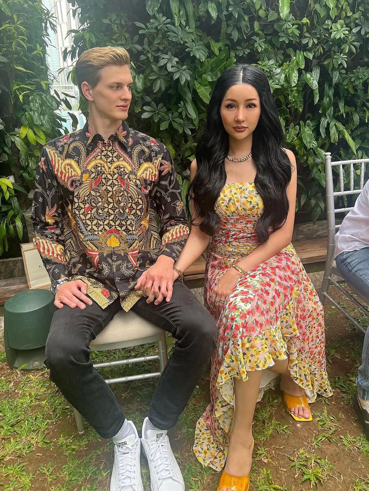 6 Potret Alan Tunangan Lucinta Luna Saat Pakai Batik, Bule Asal Ukraina ...