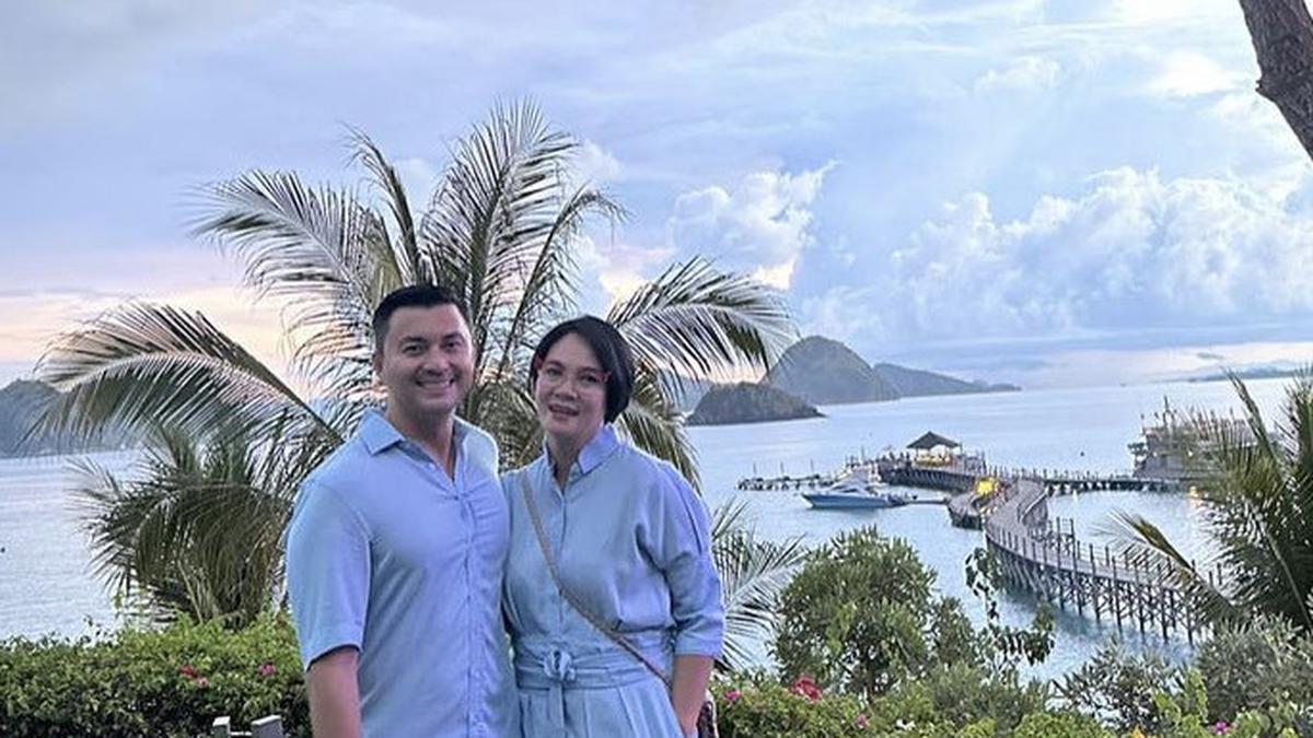 6 Potret Anjasmara dan Dian Nitami Tetap Romantis di Usia Pernikahan ke 24 Tahun Kenakan Pakaian ...