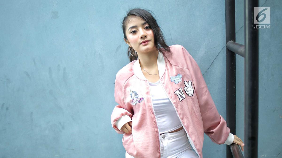 FOTO: Ghea Youbi, Si Cantik yang Dituding Jiplak Lagu Lagi Syantik ...