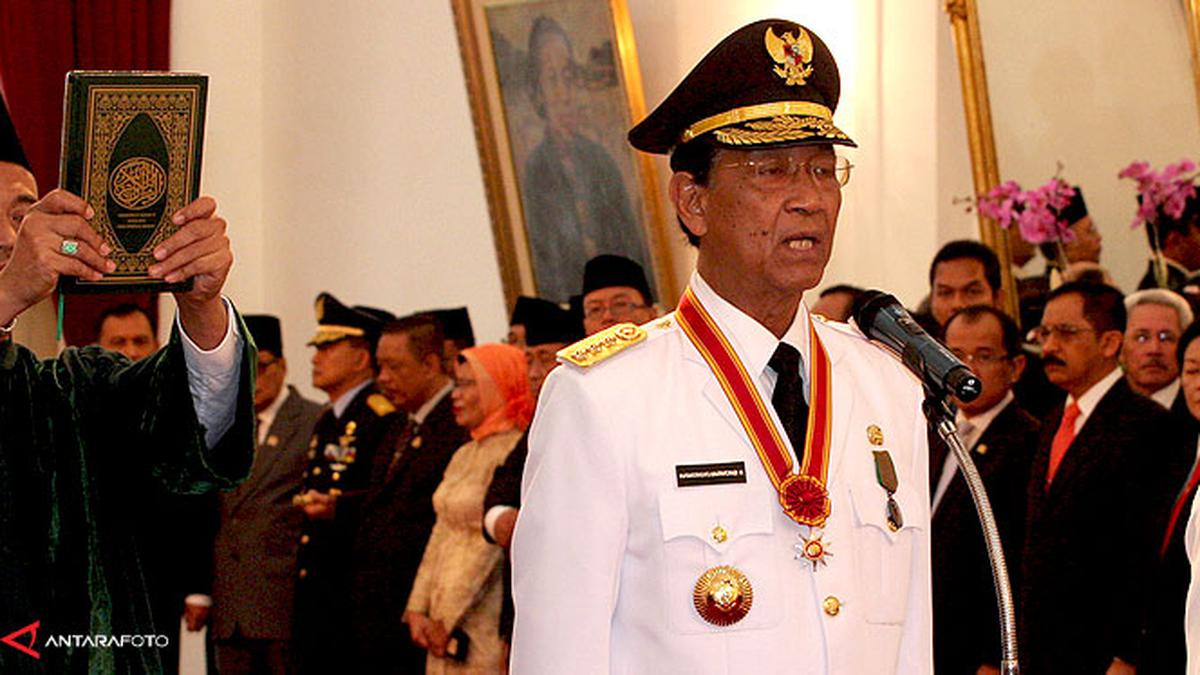 Hamengkubuwono X Dilantik Sebagai Gubernur DI Yogyakarta