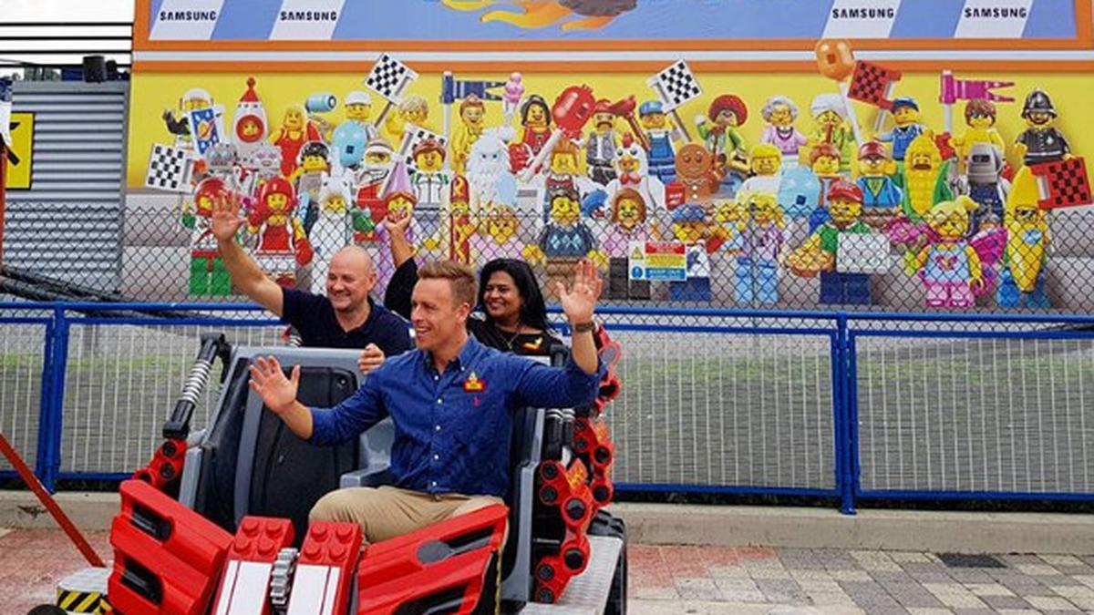 Roller Coaster Berbasis VR Hadir Perdana di Legoland Malaysia ...