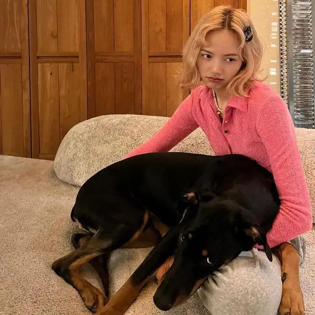 Lisa BLACKPINK Pamer Gaya Rambut Baru Tanpa Poni - Lifestyle Liputan6.com