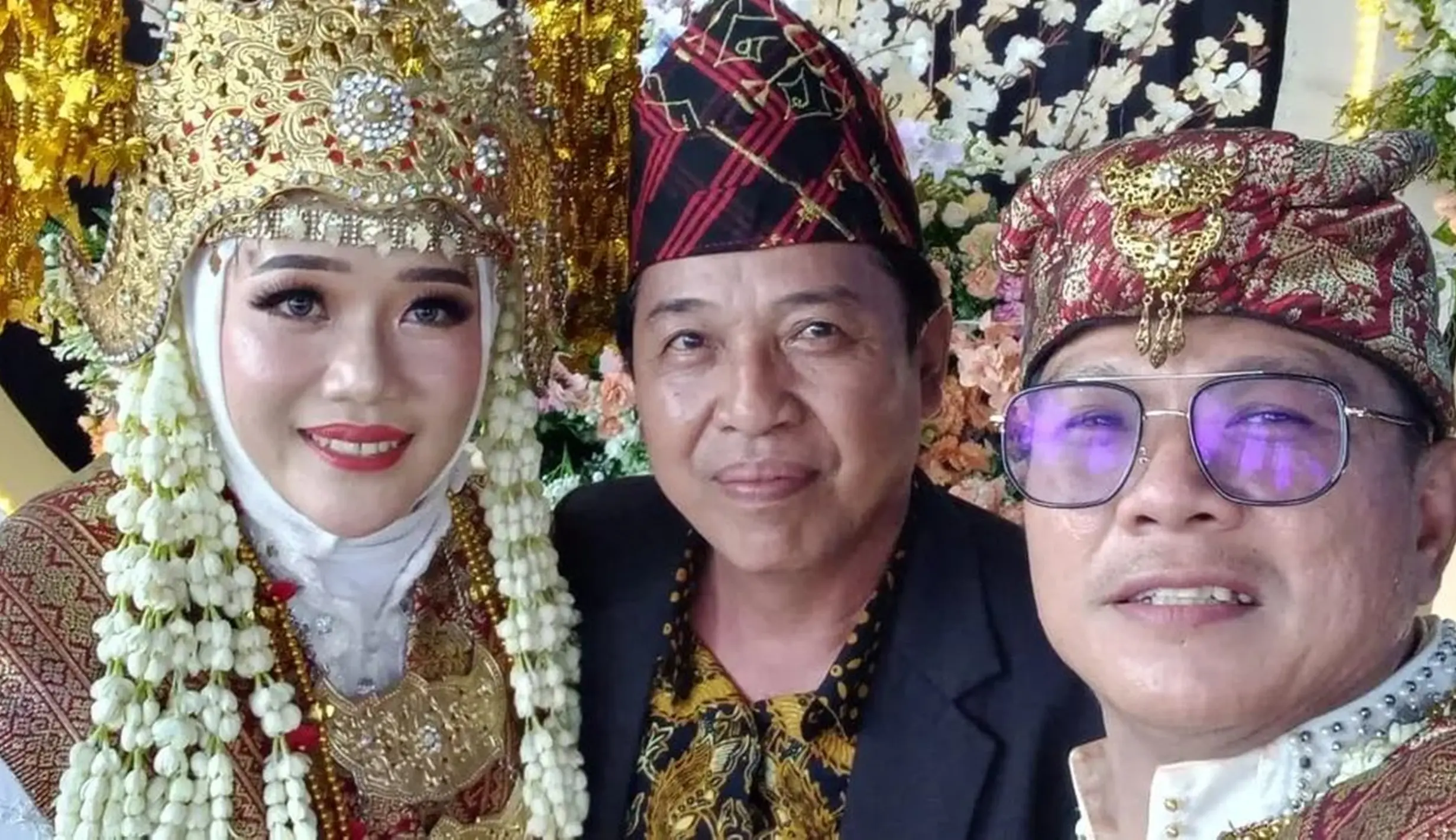 Detail Penampilan Andika Kangen Band di Resepsi Pernikahan, Pakai Adat ...