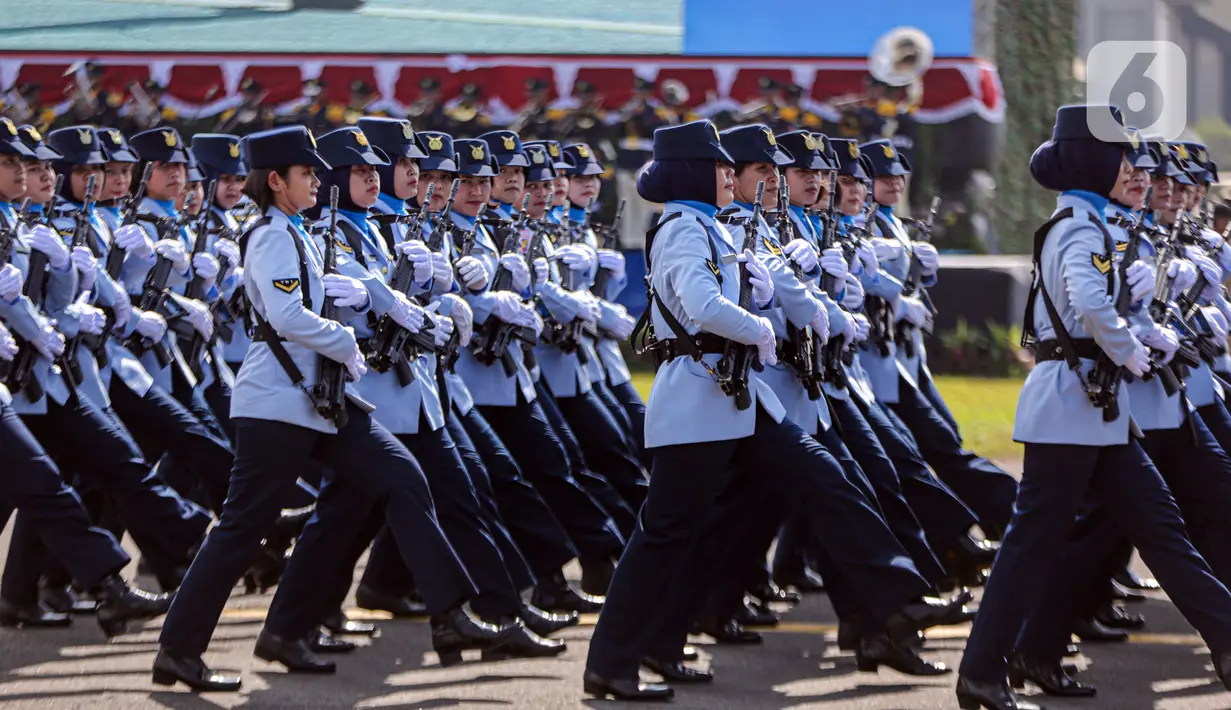 Aksi Defile Pasukan dalam HUT ke-77 TNI AU - Foto Liputan6.com