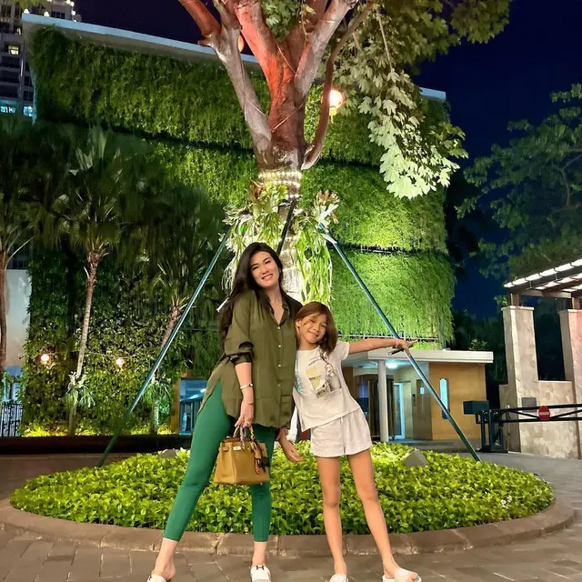 6 Potret Stevie Agnecya Mantan Istri Samuel Rizal Bareng Anak, Penuh ...