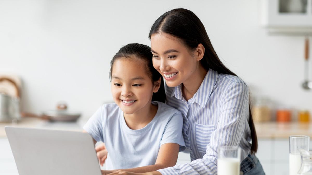 Mengenal Pola Asuh Lighthouse Parenting Bagi si Kecil