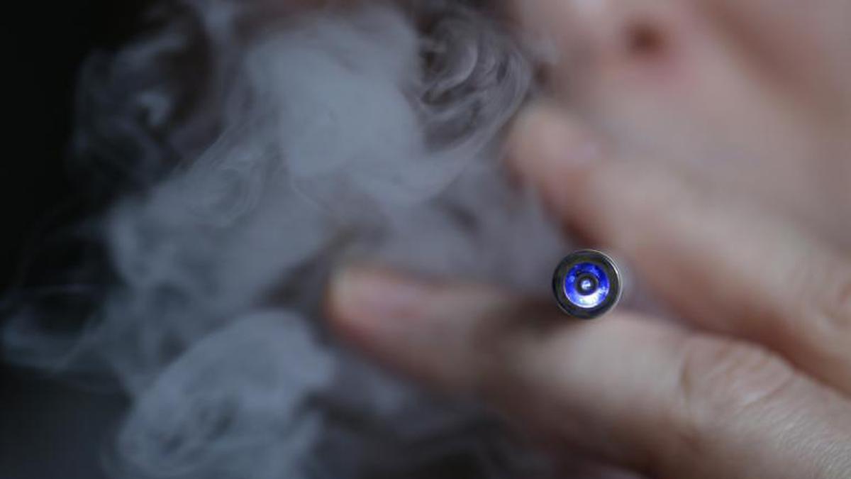 Rokok 'Vaping' Elektronik Bikin Pria Ini Rajin Minum Air Putih - Health ...