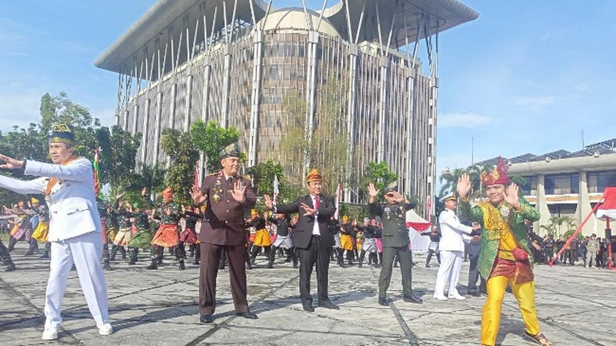 Tari Riau Satu Meriahkan Hari Bhayangkara, Kapolda : Kami Terus ...
