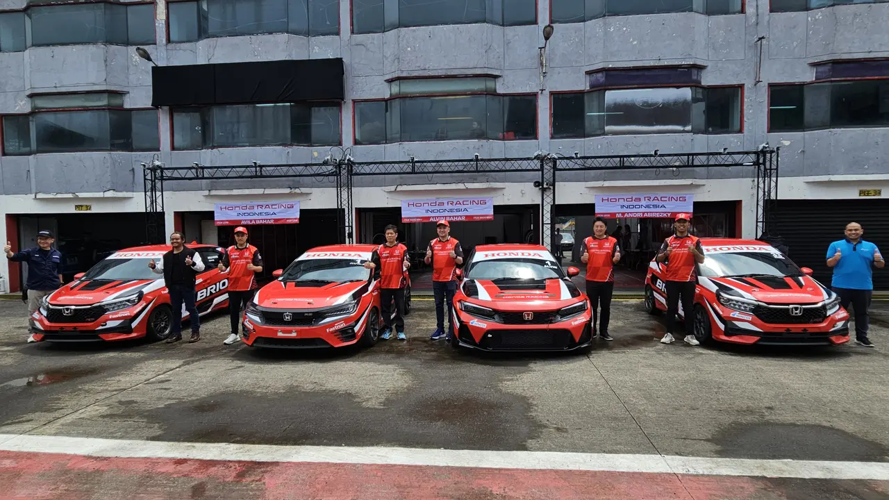 Honda Racing Kenalkan Civic Type R dan Brio Sebagai Mobil Balap Baru ...
