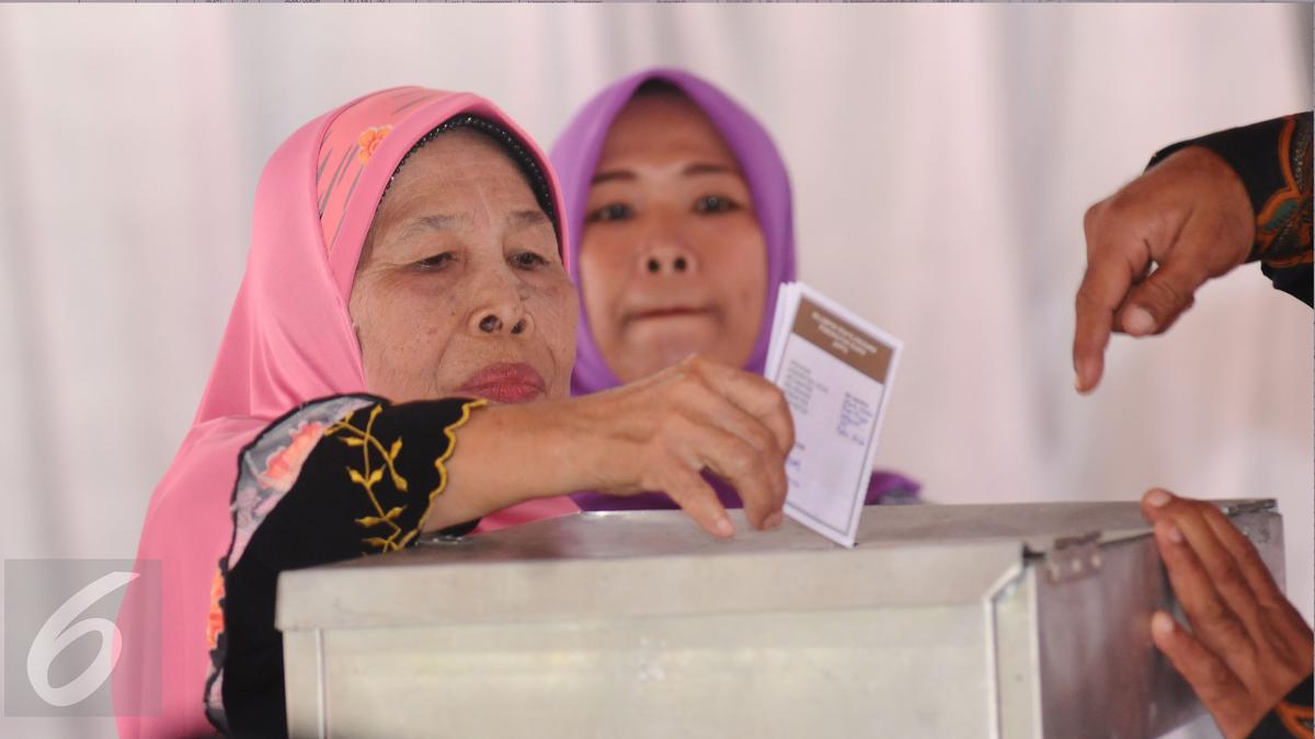 Warga Kebagusan Gunakan Hak Pilihnya di TPS 027 - Foto Liputan6.com