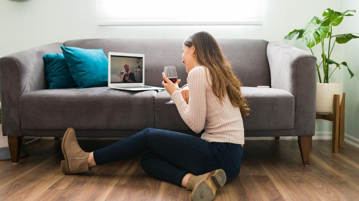 13 Pertanyaan untuk Pacar yang Sedang LDR