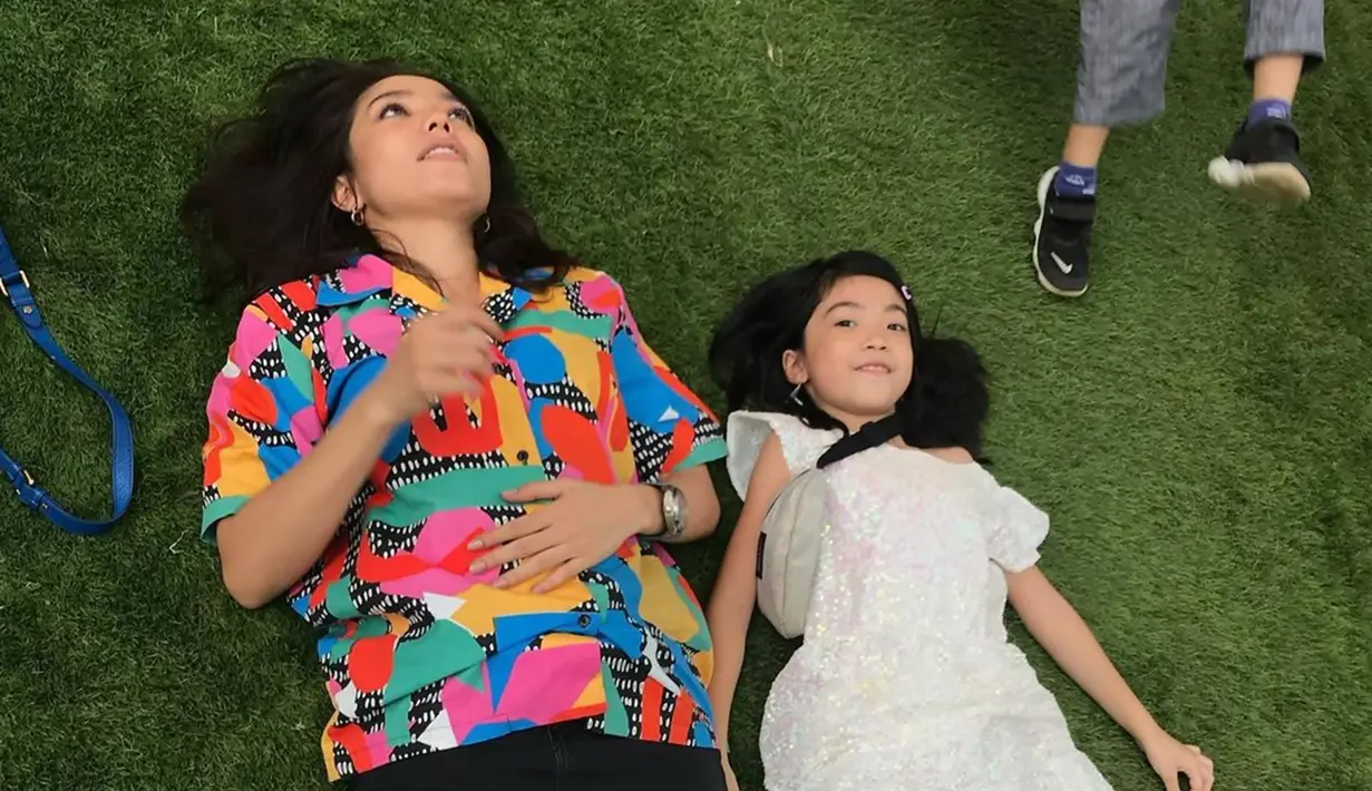 Gaya Kompak Imelda Therinne Bareng Anak Gadisnya yang Bak Kakak Adik ...