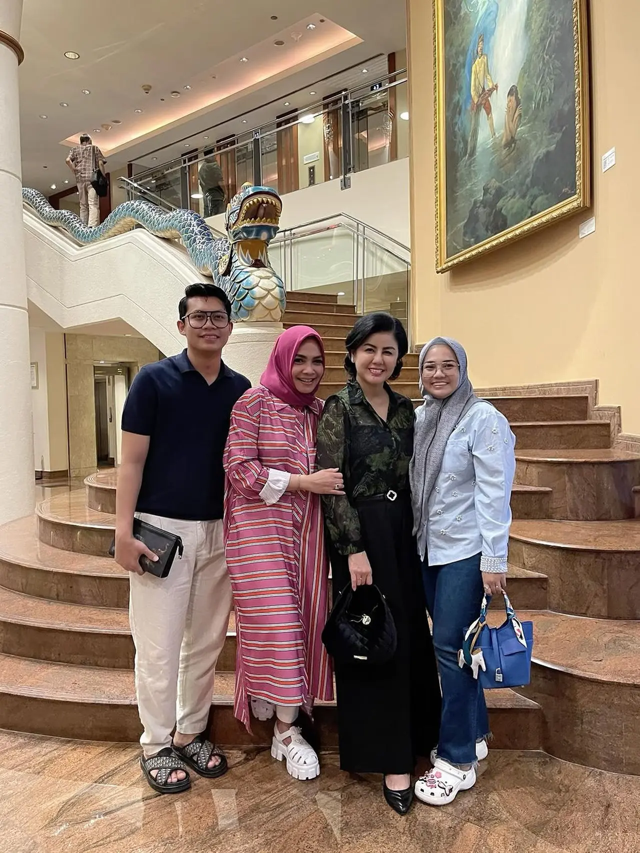 Rieta Amilia Bukber bareng Bestie, Lihat Circle Ibunda Nagita Slavina ...