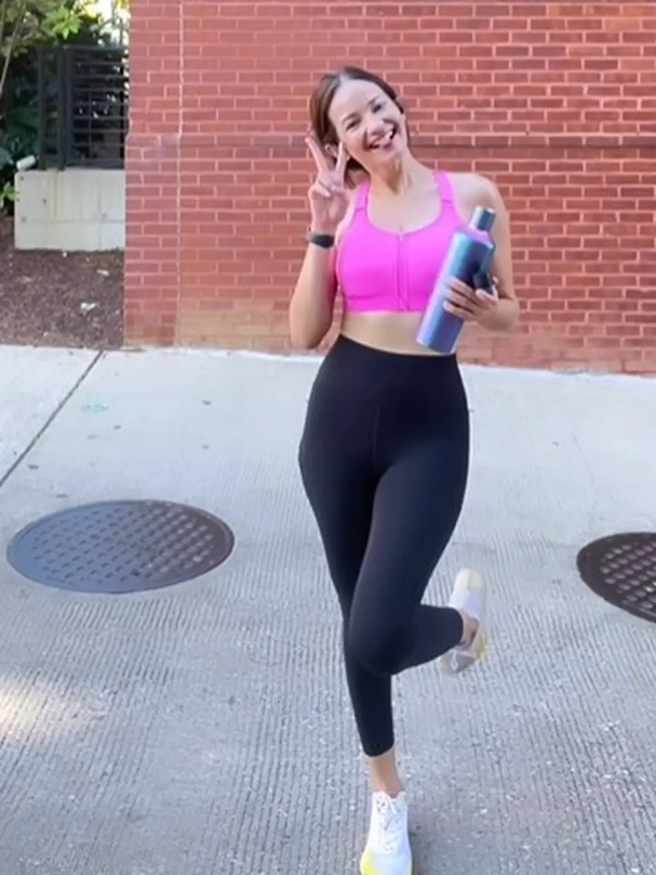 8 Potret Enzy Storia di Amerika, Tetap Cantik Abis Olahraga Lari ...