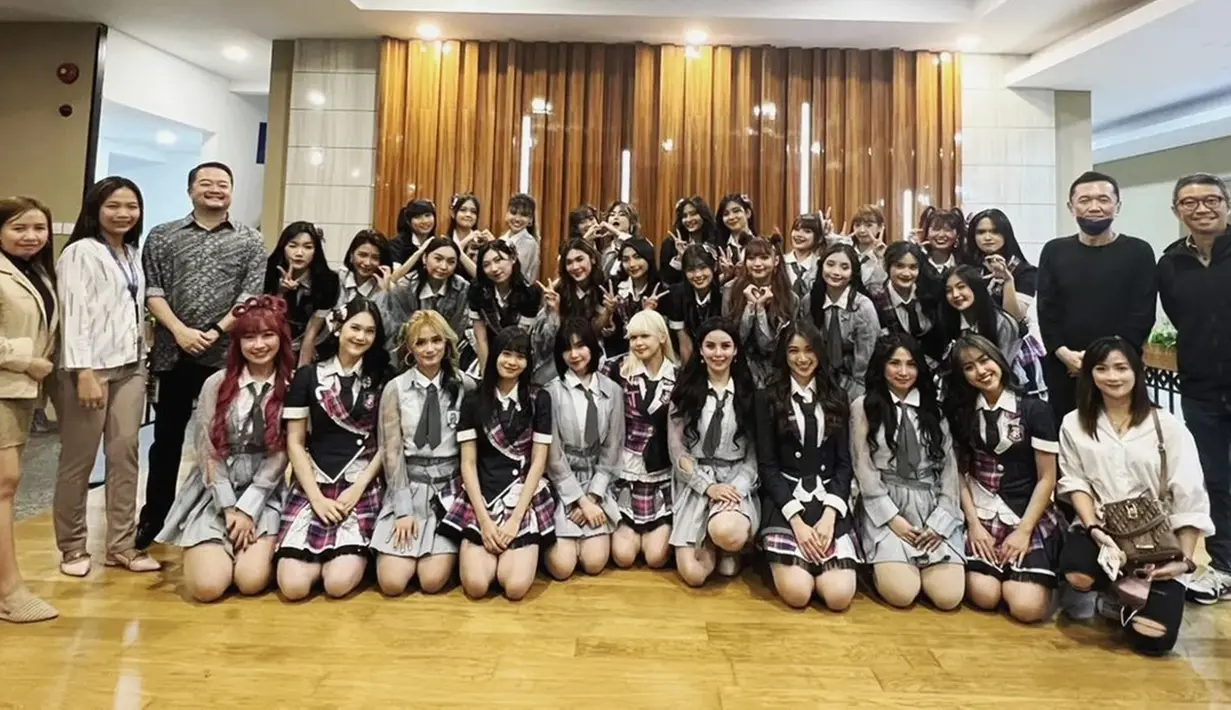 Potret MNL48 di Acara TikTok For You Stage, Pamer Keakraban dengan JKT48 - Foto Liputan6.com