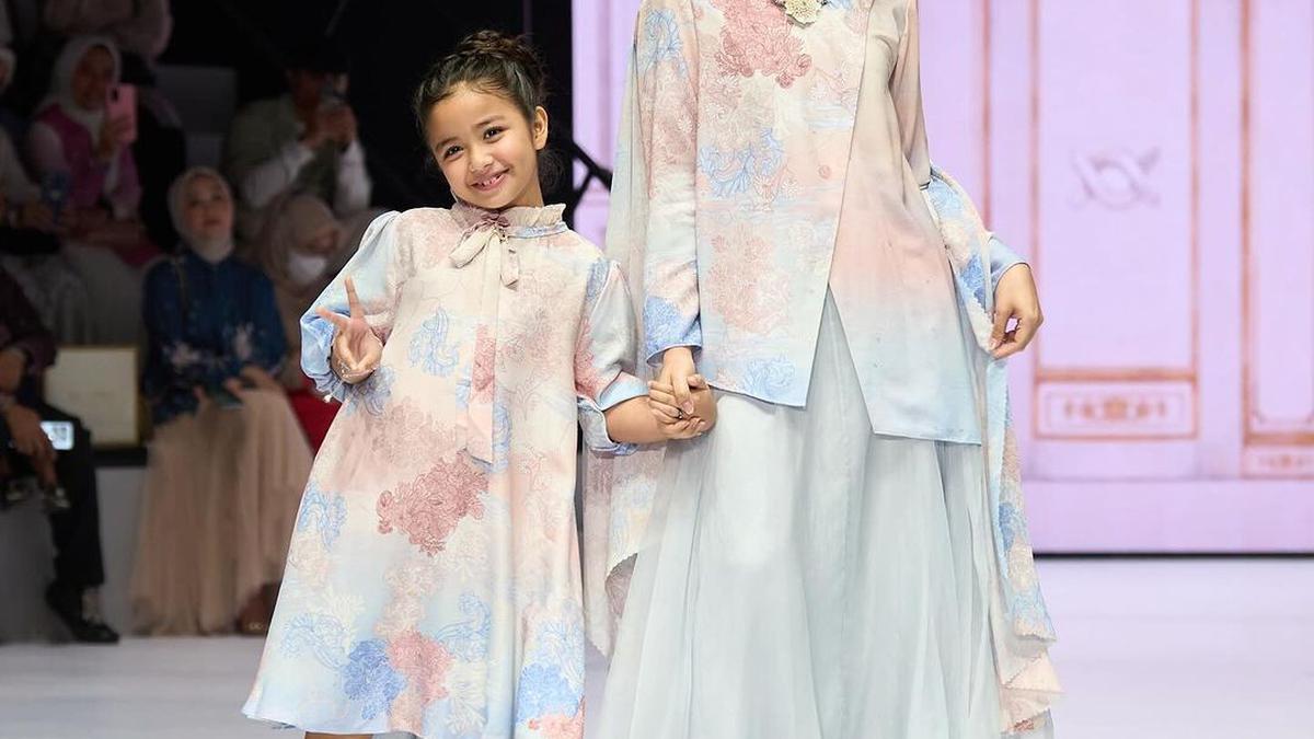 Klamby Tampilkan Koleksi Baju Lebaran Bertabur Bunga hingga Bawa Gebrakan Baru di PIFW 2024