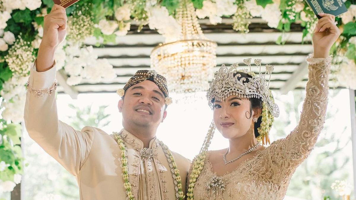 10 Potret Pernikahan Roby Geisha dengan Hanna Hanifah, Maskawin Perhiasan Emas dan Liontin ...