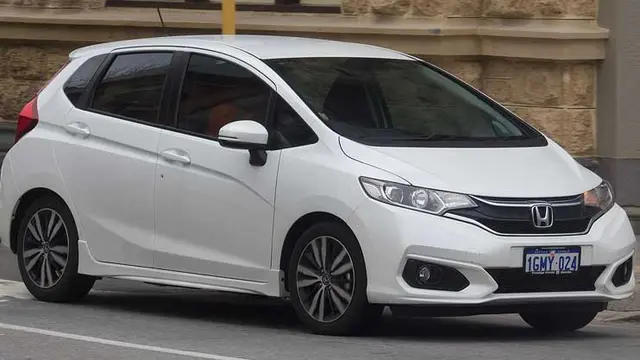 Mengenang Perjalanan Honda Jazz dari Generasi ke Generasi - Otomotif ...