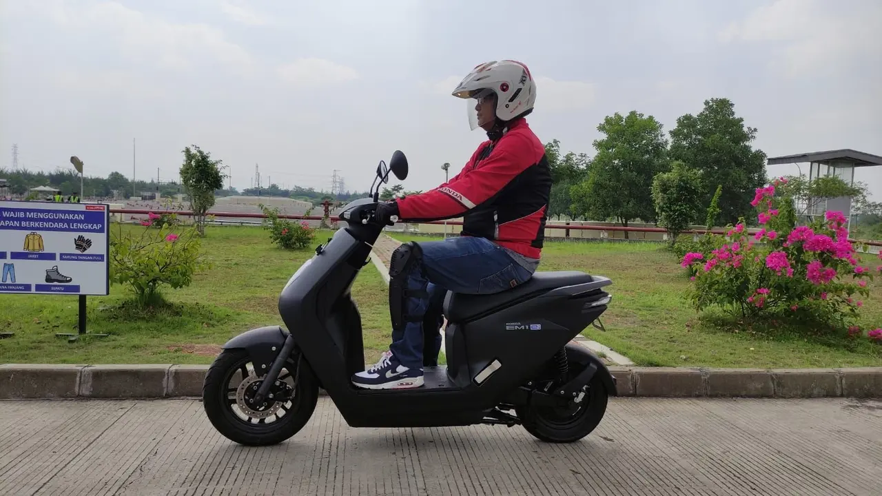 Mengenal Fitur Canggih pada Sepeda Motor Listrik Honda EM1 e ...