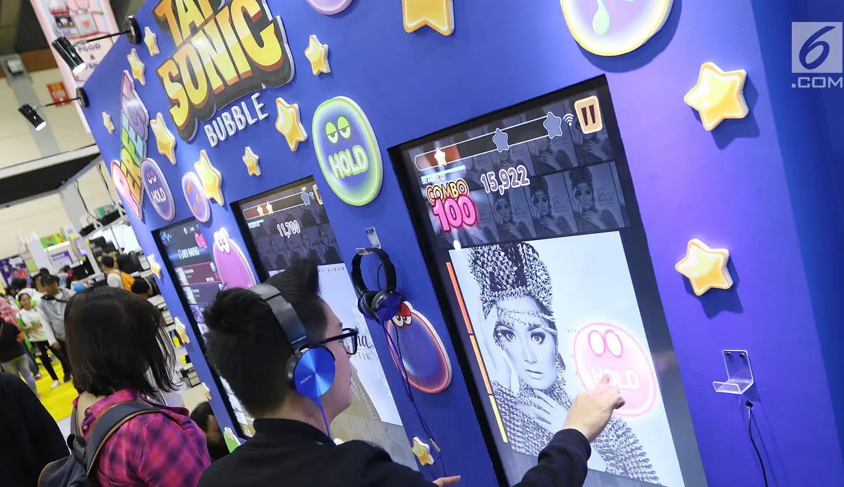 PHOTO: Serunya Bermain Webcomics for BBM di Popcon Asia 2017 - Foto ...