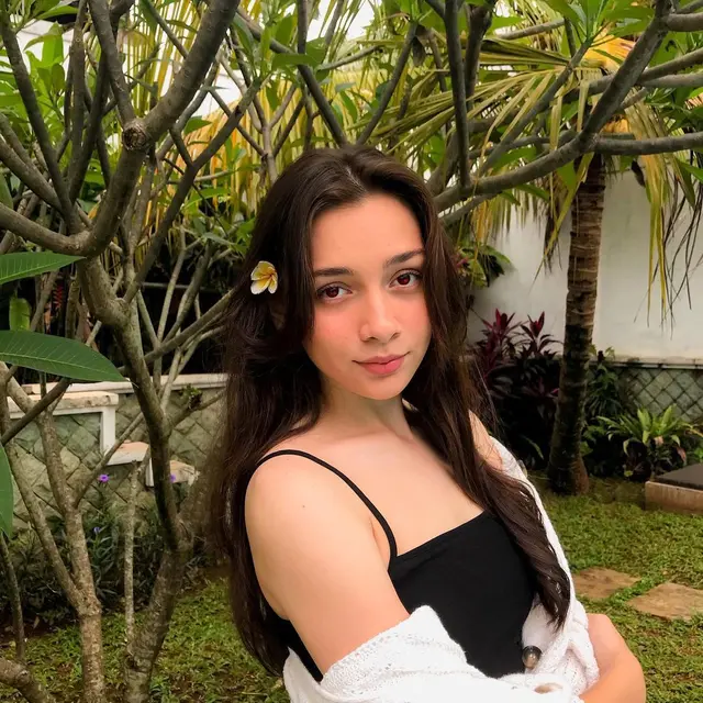 6 Potret Dosma Hazenbosch di Awal Karier, Baru 6 Tahun Debut Wajah Tak ...