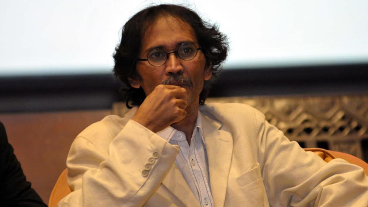 Keluarga Alex Komang Bacakan Yasin Menunggu Kedatangan Jenazah ...