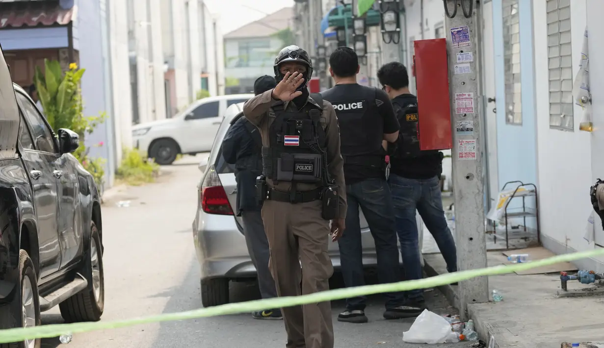 Sakit Mental, Perwira Polisi Senior Thailand Lepaskan Tembakan - Foto ...