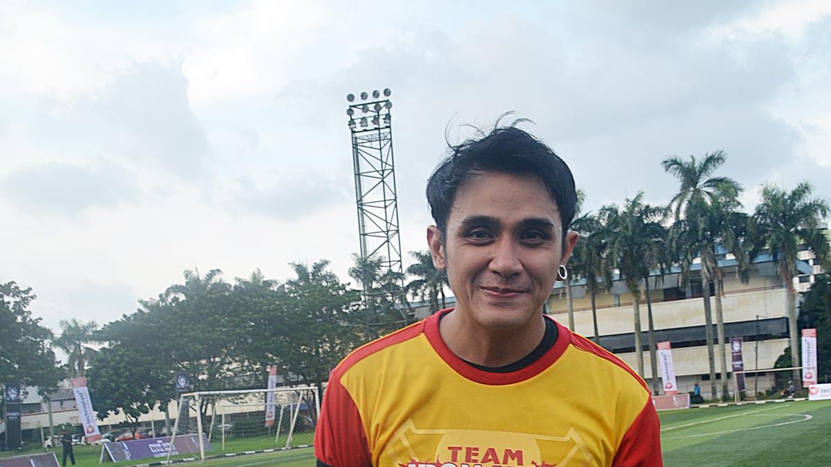 Bintang Bola Anniversary: Vicky Nitinegoro vs Rochy Putiray