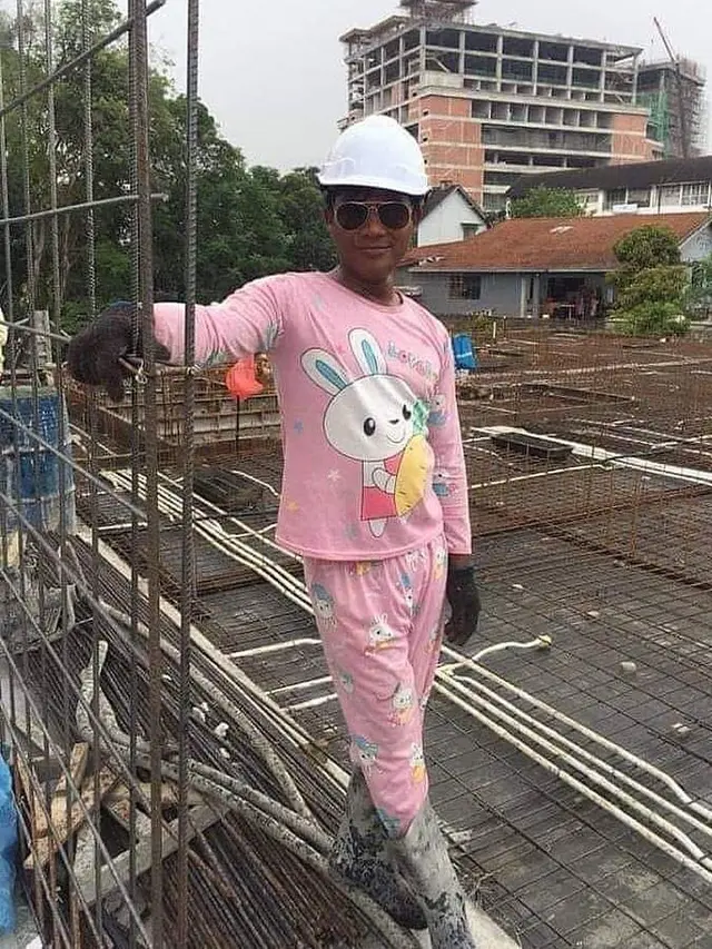 6 Pose Foto Kuli Bangunan Ini Narsis Abis, Percaya Diri Maksimal - Hot ...