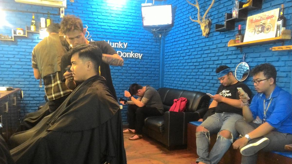 Barber Shop Tempat Jokowi Potong Rambut di Bogor Jadi Primadona - News ...