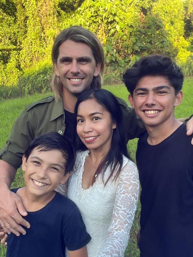 6 Fakta Andrew Kalaweit, Youtuber Tampan yang Biasa Tinggal di Hutan ...