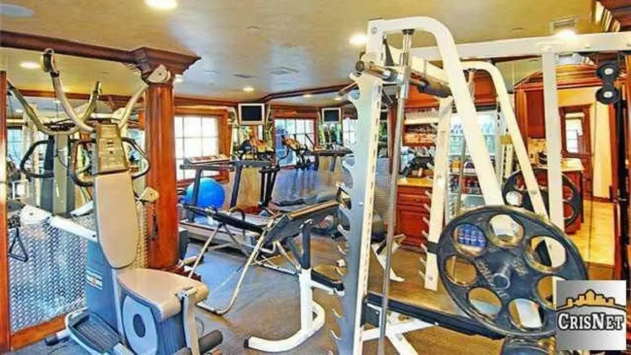 Rumah Drake, Hunian Impian dengan Kolam Paling Mewah - Entertainment ...