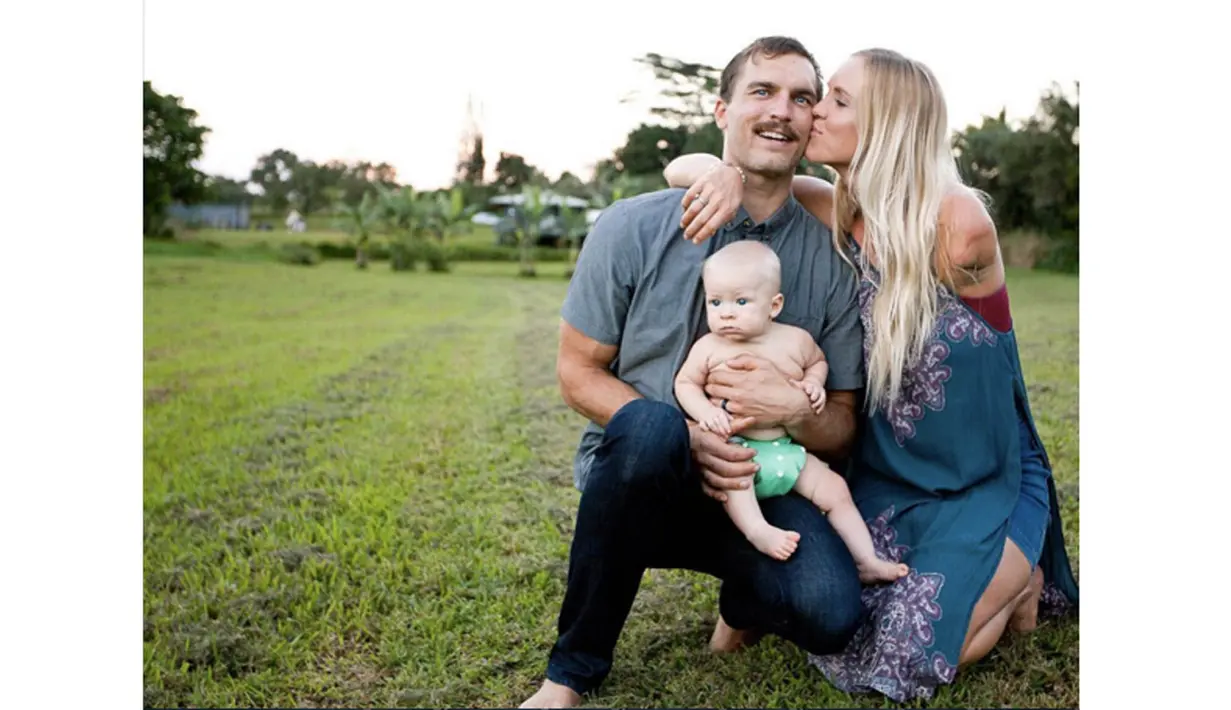 Inspirasi Bethany Hamilton, Kisah Sang Penantang Ombak - Foto Bola.com