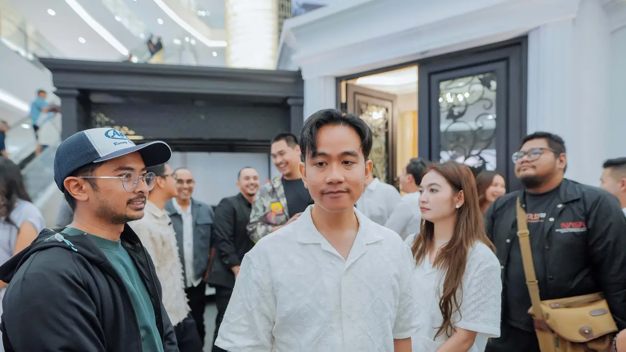 10 Potret Selvi Ananda Bening Banget dengan Tampilan Sederhana ...