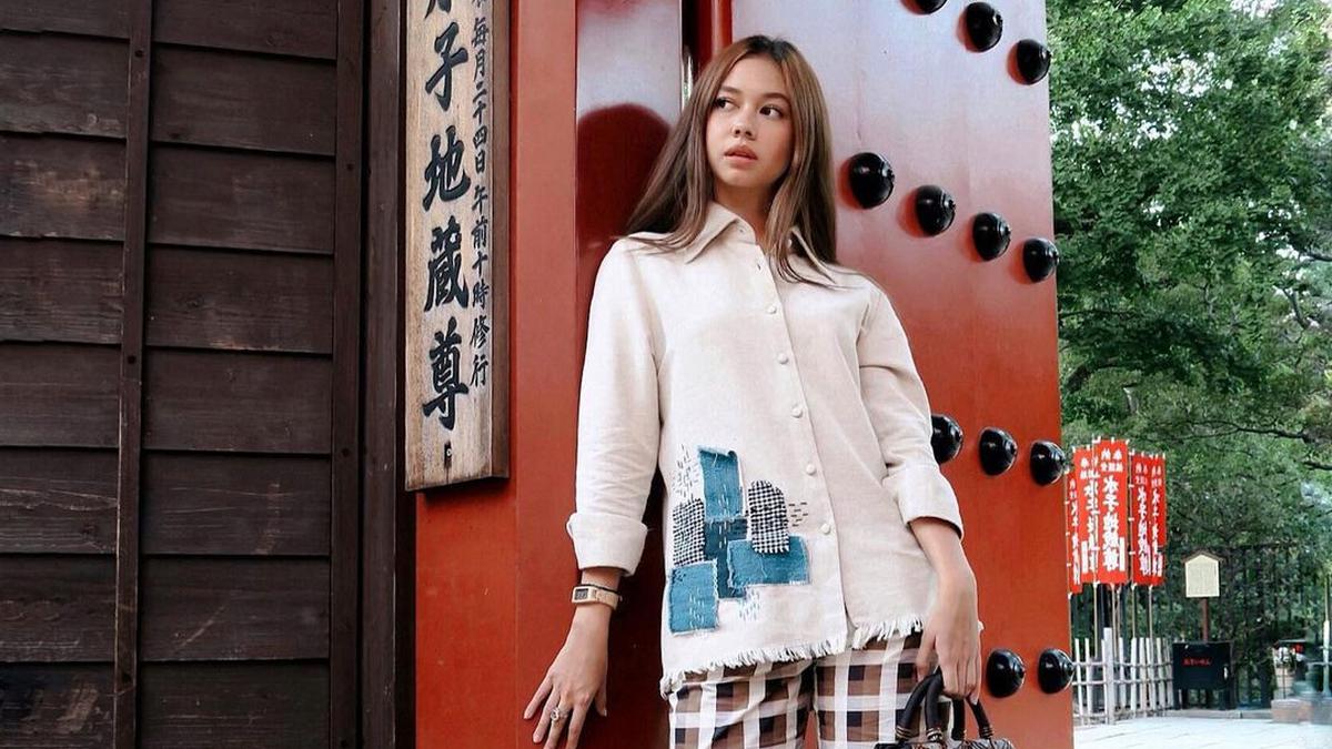 6 Inspirasi Tampil Stylish dan Tetap Hangat di Musim Hujan ala Yuki Kato - Photo Fimela.com