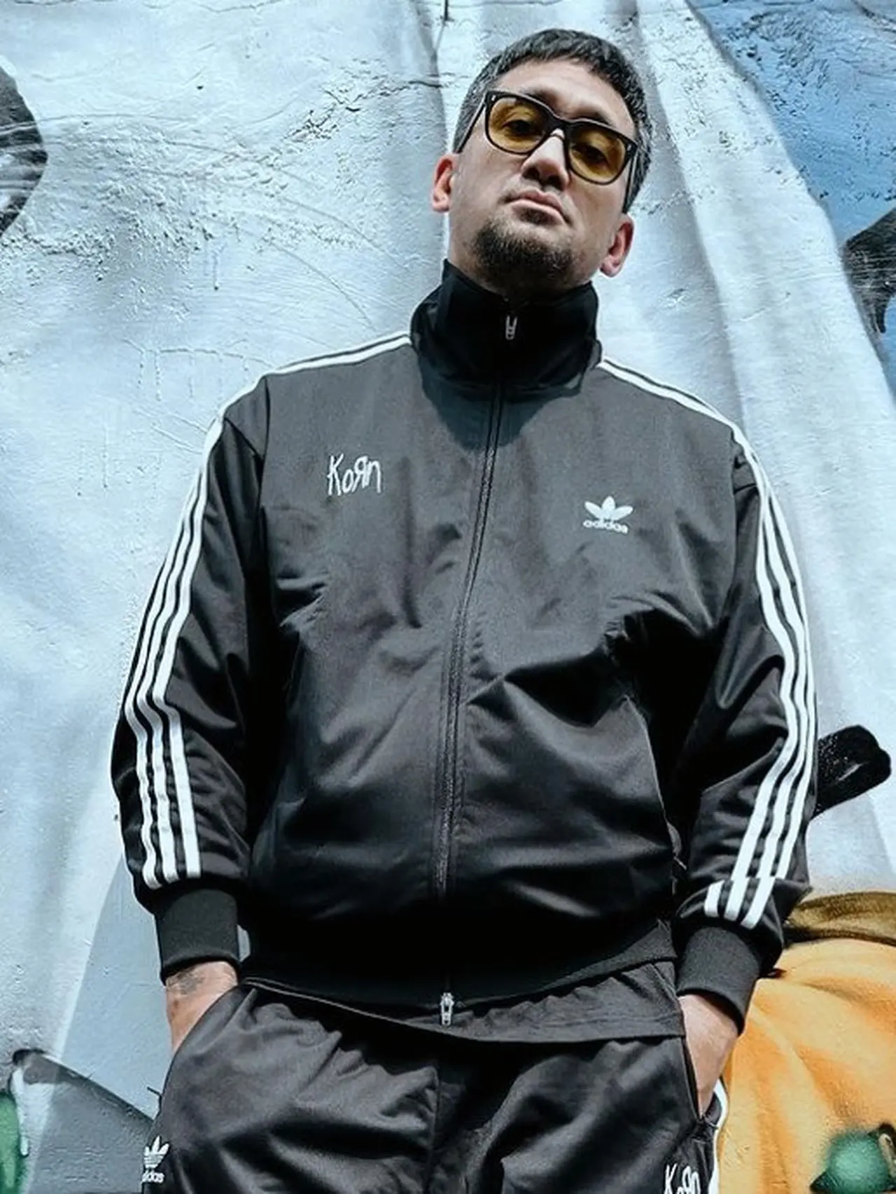 Potret Tora Sudiro Bergaya Seperti Anak Muda Walau Sudah Punya Lima ...