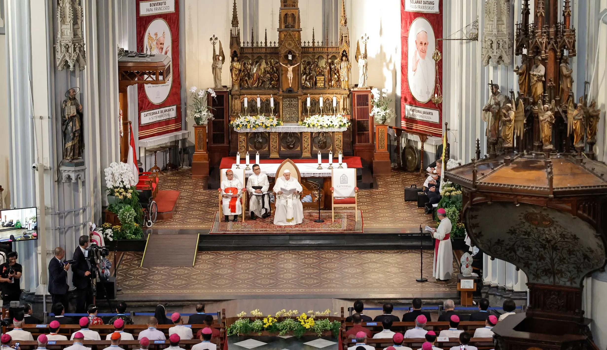 Di Katedral Santa Perawan Maria Diangkat ke Surga, Paus Fransiskus ...