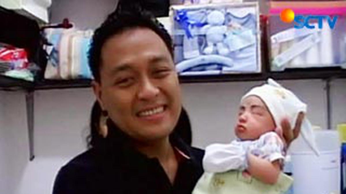 Bemby Belajar Gendong Bayi - ShowBiz Liputan6.com