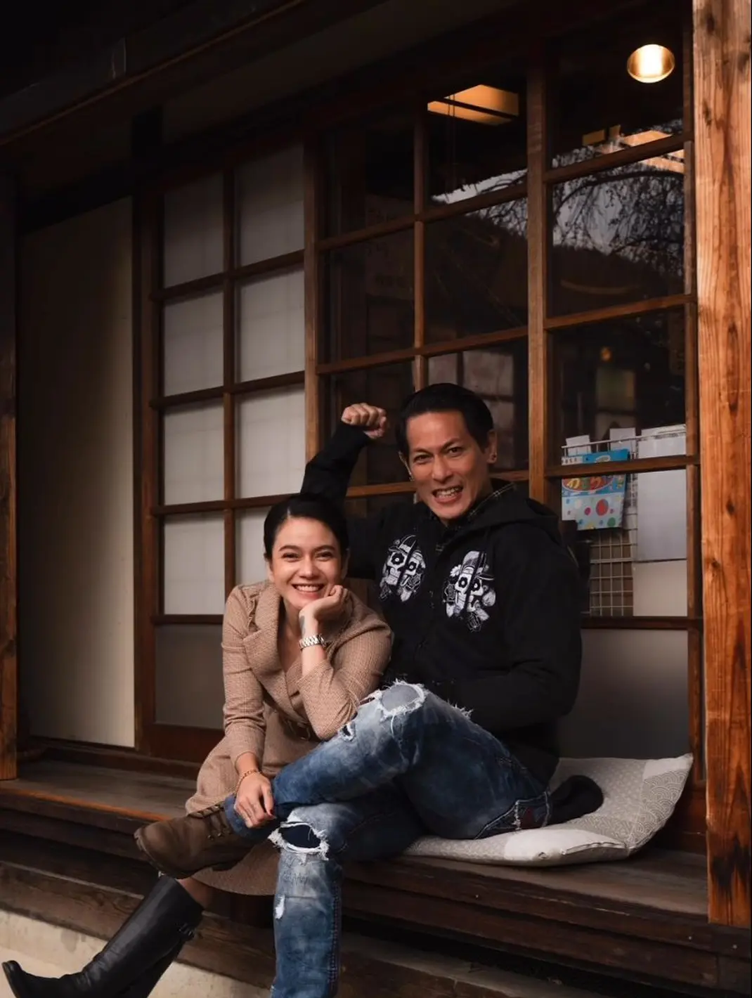 8 Potret Gaya Serasi Chef Juna dan Citra Anindya Liburan di Jepang, Bak ...