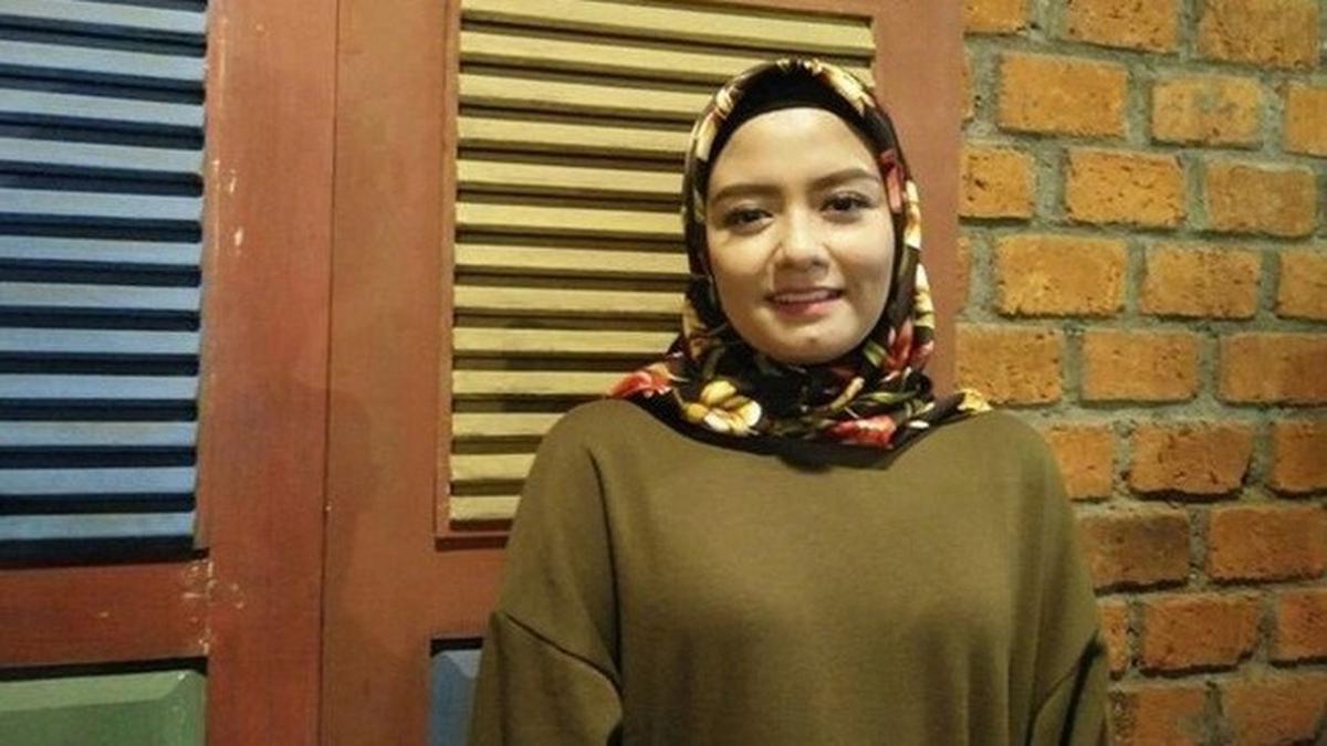 Tika Ramlan Ceritakan Kisahnya Hingga Mantap Pakai Hijab