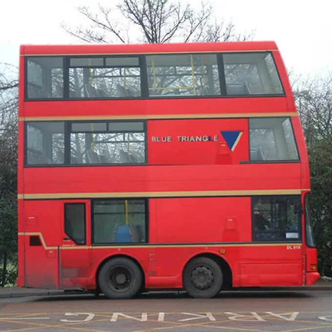 10 Potret Bus Tingkat Tiga Alias Triple Decker, Penampakannya Seperti ...